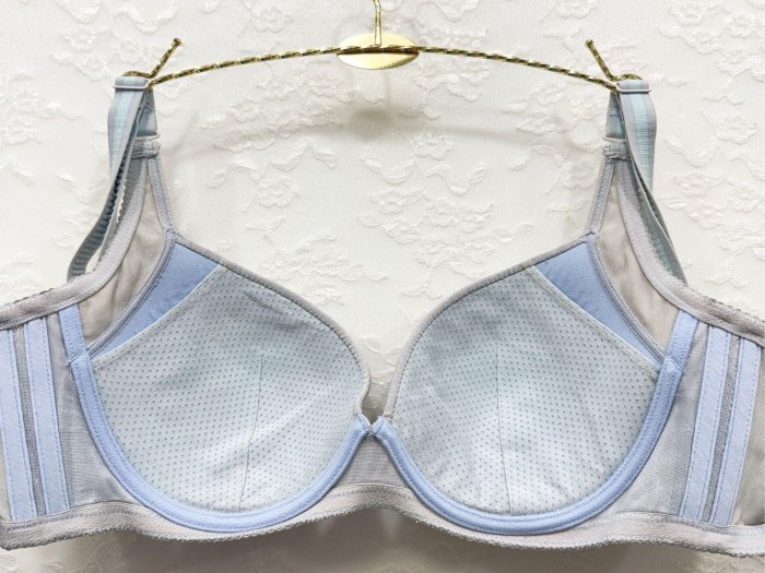 👙Triumph黛安芬：36/80C💗婷の二手內衣💗厚罩杯。(洗標已剪) | Yahoo拍賣