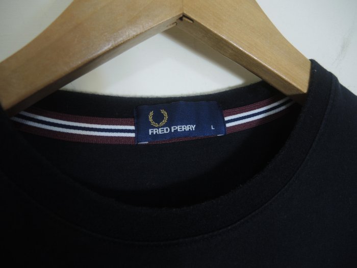 Furugi Shop 英國時尚品牌 Fred Perry 黑色 桂冠LOGO刺繡 赤耳 高磅數 短袖T恤 日本製 一元起標 1G612 | Yahoo拍賣