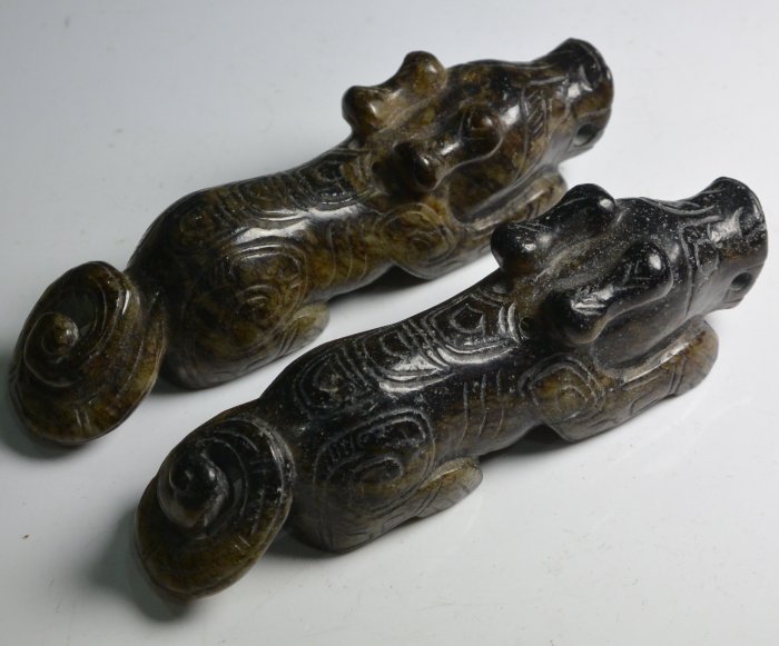 [天地居] 帶沁和闐白玉獸 祥瑞 辟邪 一對合拍 1105 | Yahoo拍賣