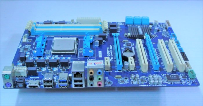 ~ 駿朋電腦 ~ 技嘉 GA-A75-DS3P 含Athlon II X4 651四核心 FM1腳位CPU $1000 | Yahoo拍賣