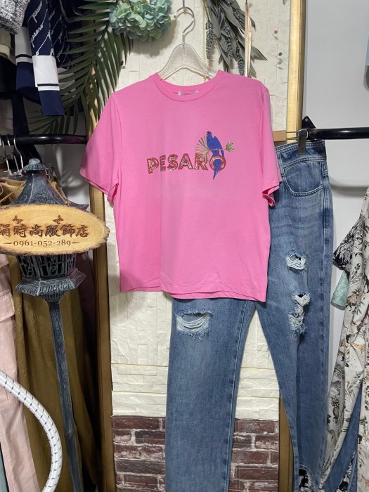 *~Amy精品~*24年春夏PESARO 黃蕙玲設計師(時尚~高檔印鸚鵡繡鑽英棉T)4色 | Yahoo拍賣