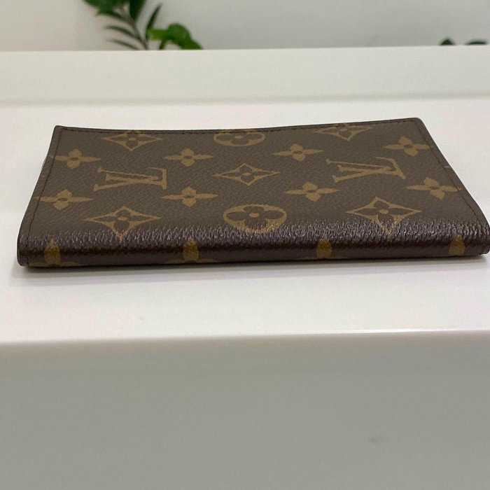 金運名錶當舖 LOUIS VUITTON 路易威登 LV 經典老花紋 護照夾 14*10*1 現貨二手無配件D61 | Yahoo拍賣