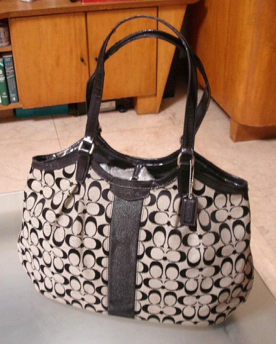 暢銷外出方便款 美國Coach 女性 大直條C Logo+ 雙帶 外出側背包 (特價真品) 38cm | Yahoo拍賣