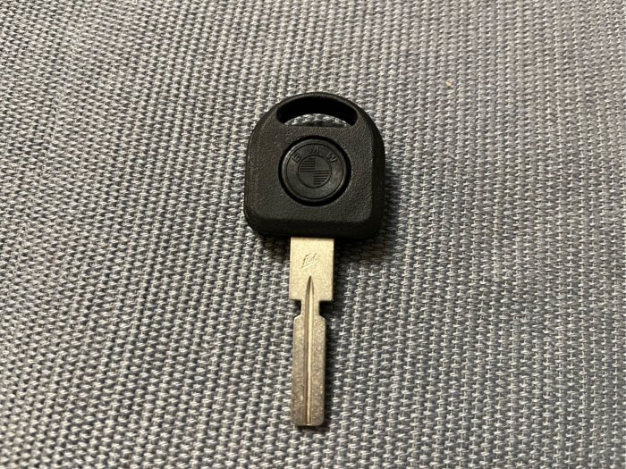 BMW E34 E36 E32 E31 全新原廠 空白主鑰匙 絕版品 現貨兩支 賣完就沒有了 | Yahoo拍賣