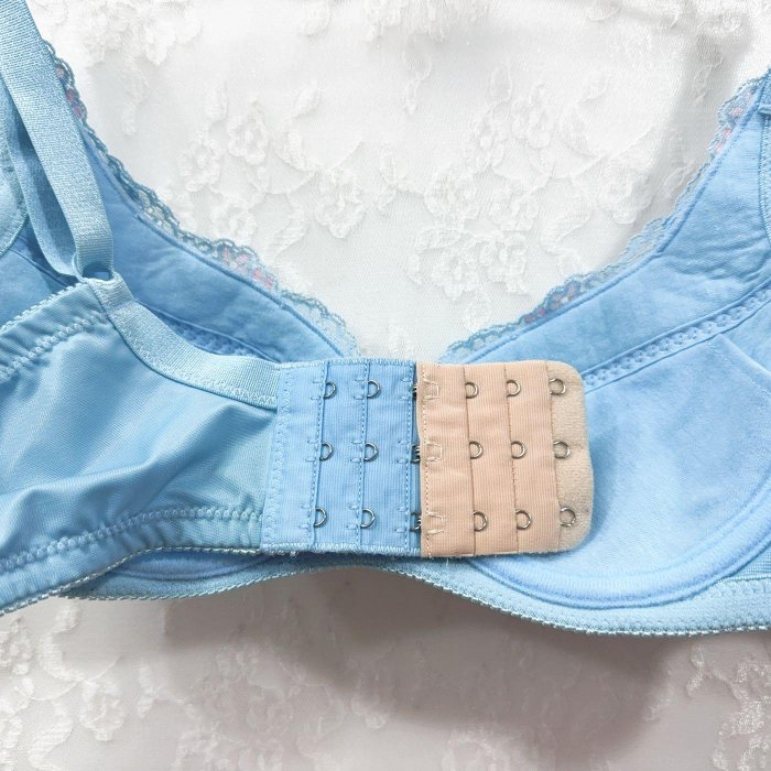 👙Swear思薇爾：34/75B(有送加長背扣36可穿戴)💗婷の二手內衣💗薄罩杯。(洗標已剪) | Yahoo拍賣