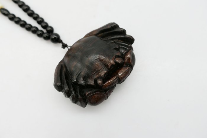 (小蔡二手挖寶網) 早期 木雕 有沉香味 招財螃蟹 雕工精細 吊飾 收藏品 重量約45.76g 行家自行鑑定 商品如圖 100元起標 無底價 | Yahoo拍賣