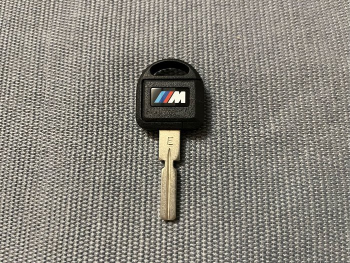 BMW E34 E36 E32 E31 全新原廠 空白主鑰匙 絕版品 現貨兩支 賣完就沒有了 | Yahoo拍賣