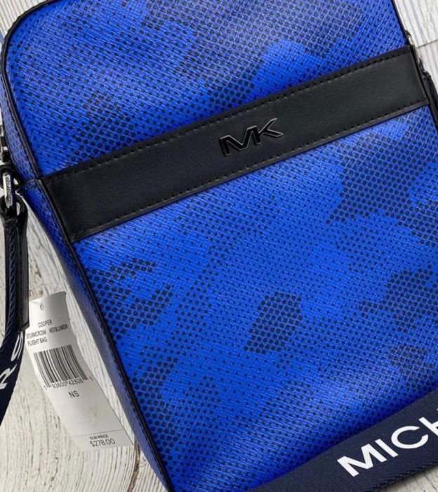 (已售出) MICHAEL KORS MK 皮革 藍色黑迷彩金屬銀LOGO 中性款 寛背帶 側斜背包 近全新 278美金吊牌未拆 2折出淸 ...