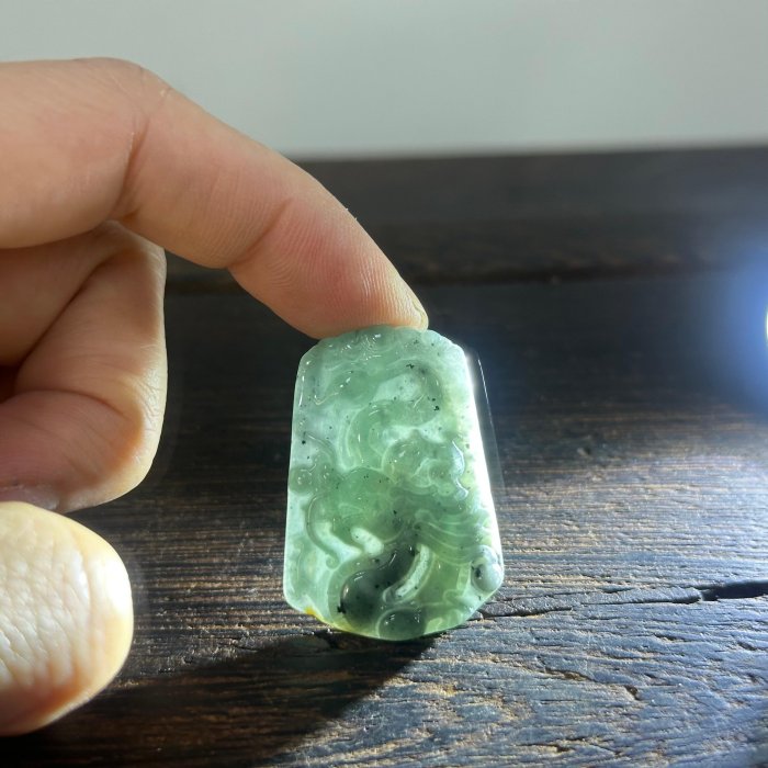 【居寶屋】精選 天然 A貨翡翠 精雕龍牌 油青 玉珮吊墜 招財保平安 透光 一元起標 無底價 A107 | Yahoo拍賣