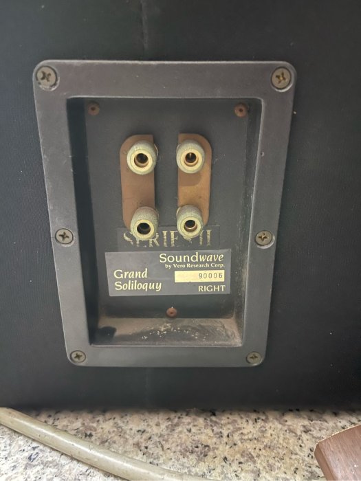 VERO RESEARCH SOUNDWAVE GRAND SOLILOQUY 五角大廈型落地喇叭 每邊各有4隻8吋低音和2個高音單體 美國製 ...