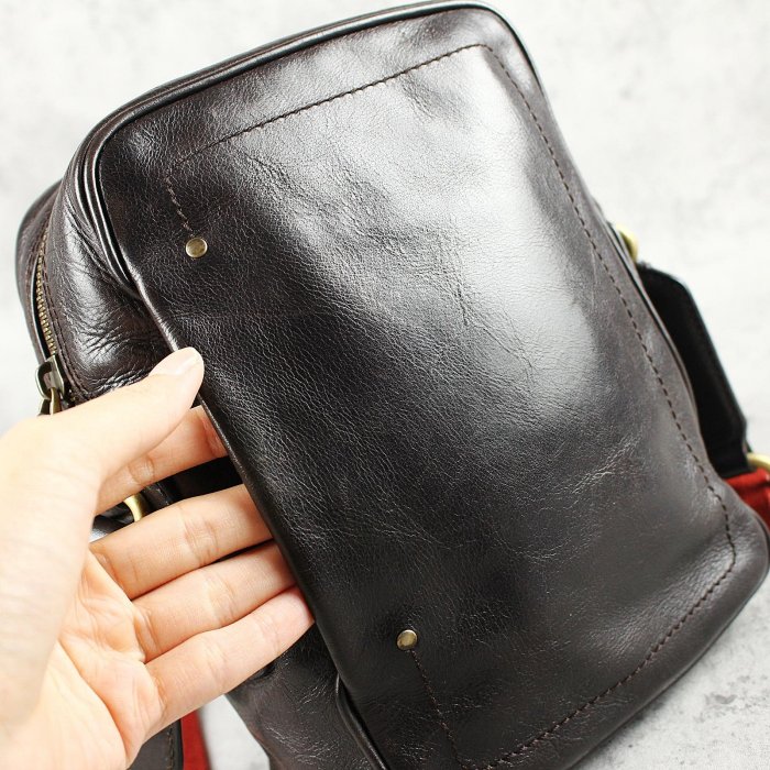 【桑園の】二手真品 義大利製 BALLY 頂級厚牛皮 經典紅白織帶 俐落方包 中性 斜背包 D 5245 | Yahoo拍賣