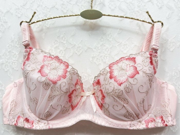 👙日系胸罩/內衣：38/85C💗婷の二手內衣💗立體薄罩杯。 | Yahoo拍賣