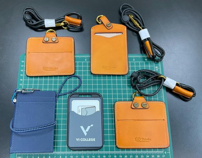 【週日21:00】53~EP12~典雅品味之皮革製「證件掛牌」（含高級繫繩）等多件如圖，皆新品未使用； | Yahoo拍賣