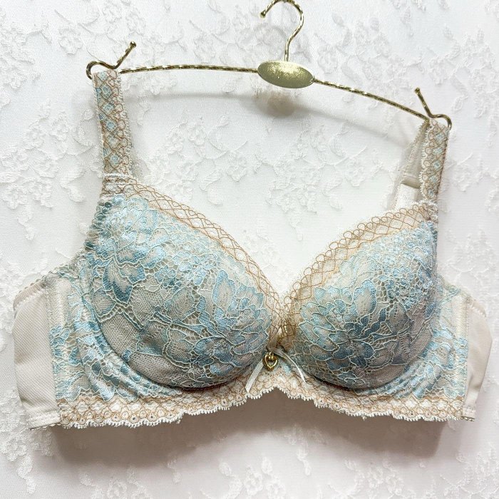 👙i Lady：36/80C💗婷の二手內衣💗薄罩杯。(有附水餃墊) | Yahoo拍賣