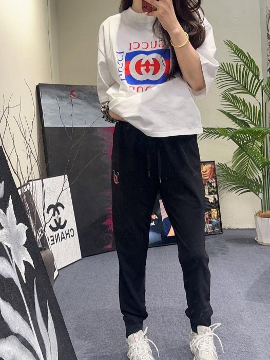 翡翠王.一元起標 -全新 MONCLER 男女同款 黑色休閒運動長褲 標多少賣多少 保真假貨包退 | Yahoo拍賣