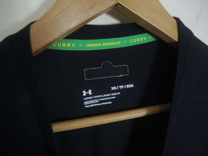 Furugi Shop Under Armour UA Curry x 芝麻街 聯名 黑色 餅乾怪獸 投籃 美版運動短袖T恤 一元起標 1G568 | Yahoo拍賣