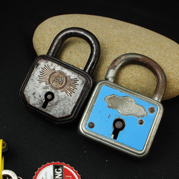 【桑園の】BURG Stahlhart 掛鎖 老式德國掛鎖 厚實鎖扣 鑰匙附 2件一拍 (委託品) Q 7405 A09 | Yahoo拍賣