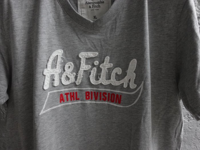 CA 美國麋鹿 Abercrombie & Fitch 淺灰 純棉 休閒短t XL號 一元起標無底價E373 | Yahoo拍賣