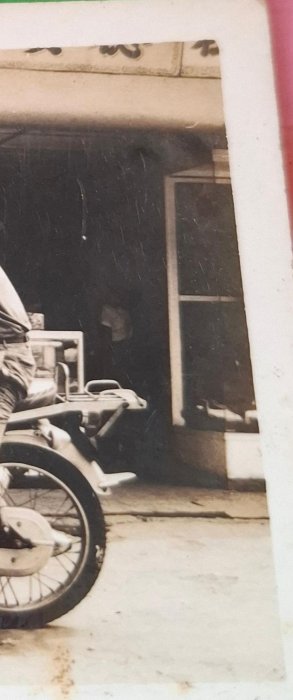 愛國大戲院柑仔店 早期照片(早期服飾 本田機車 現況賣)A 795 | Yahoo拍賣