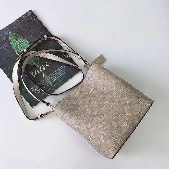 【小怡代購】全新 COACH 2312 美國正品代購新款女士經典PVC配牛皮小號水桶包 手提包 單肩斜跨包 超低直購 | Yahoo拍賣