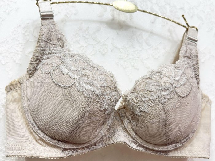 👙Triumph黛安芬：36/80C💗婷の二手內衣💗薄罩杯。 | Yahoo拍賣