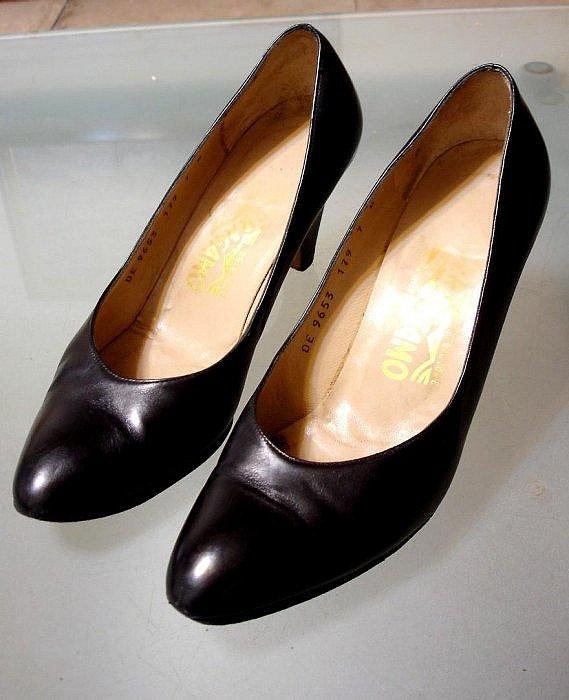 好牛皮 中大腳ㄚ 單色 義大利Salvatore Ferragamo 女性 油亮純牛皮 時尚中跟鞋 (特價真品) 24.5 cm | Yahoo拍賣