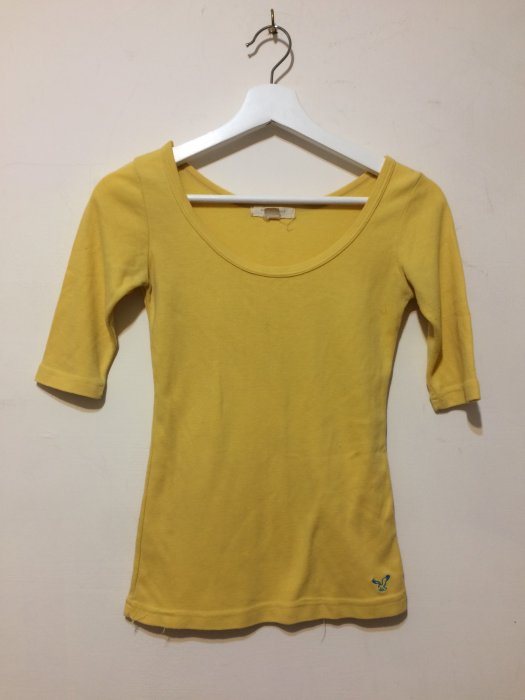夏莎shasa 美國品牌American Eagle黃色彈性U領T恤上衣/1元起標 | Yahoo拍賣