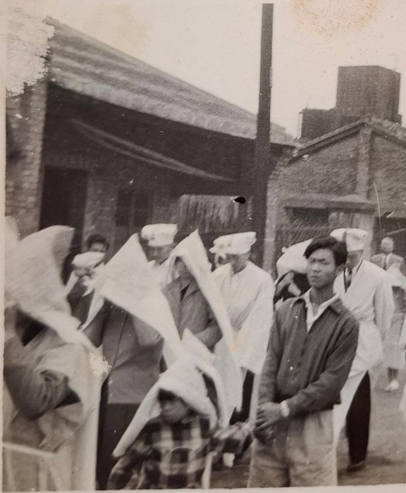 愛國大戲院柑仔店 早期照片( 早期服飾 汐止 蘇炳南先生出殯隊伍 老建築 現況賣 ) V 806 | Yahoo拍賣