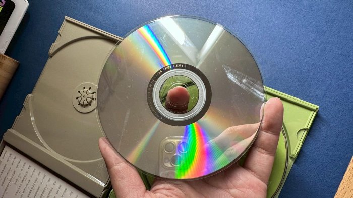 欣叡二手CD 膠盒裝 附寫真本+寫真卡+貼紙 謝霆鋒 魔霆痴狂之霆鋒當道 我們這裡還有魚 CD+VCD | Yahoo拍賣