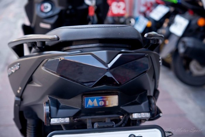 Hz二輪精品 FORCE 尾燈殼貼片 後煞車燈貼片 尾燈貼片 燈殼貼片 煞車燈殼貼片 燈殼 貼膜 包膜 FORCE155 | Yahoo拍賣