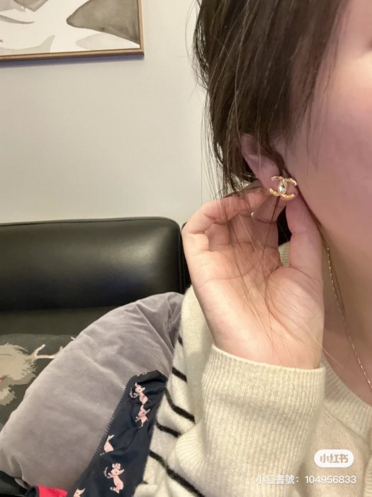 ☆Annie 時尚國際精品 ☆ CHANEL 金色菱形鑲水鑽 LOGO 耳環 AB9930 *現貨 | Yahoo拍賣