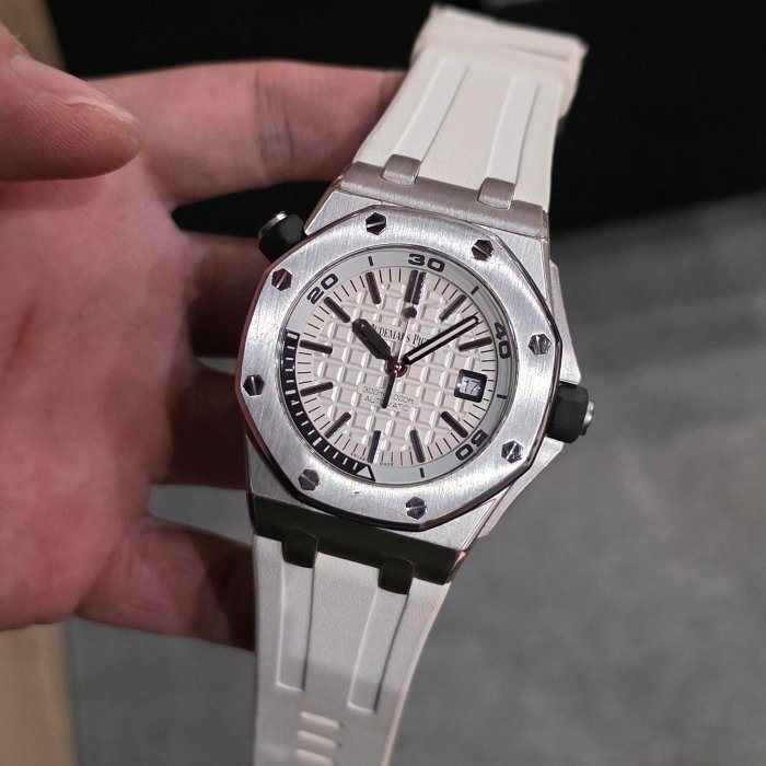 【個人藏錶】 Audemars Piguet 愛彼 AP 15710ST 白色大格紋面盤 日期窗 專業防水300米 42mm 台南二手錶 ...