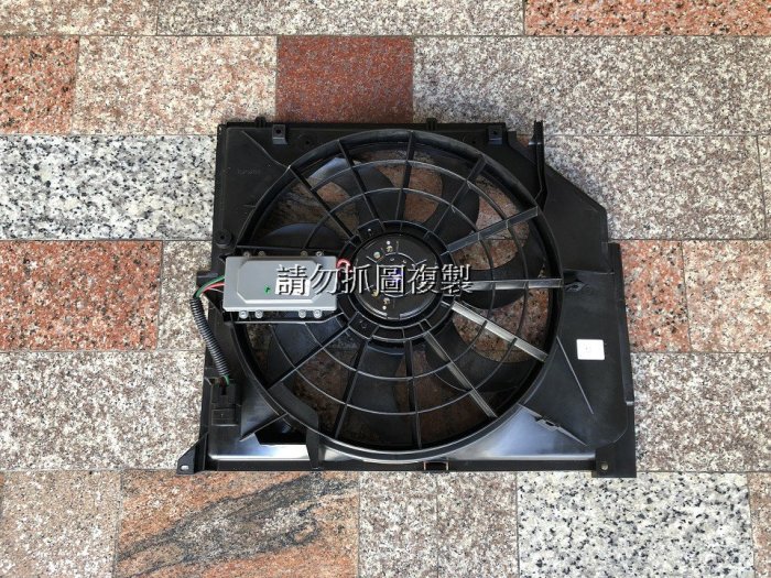 BMW E46 4缸 全新 冷氣風扇 散熱風扇總成 (裝在水箱後方) 另有6缸 E87 E84 F20 F30 E70 | Yahoo拍賣