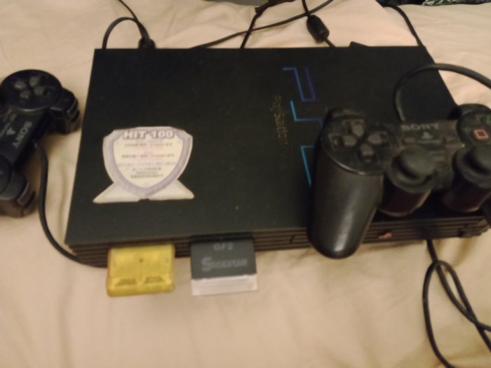 大媽桂二手屋，Sony Playstation 2遊戲機，PS2，SCPH-50007，附藍色包裝盒跟說明書，有金手指，已改機，絕版品，值得收藏，贈棒球遊戲一套 | Yahoo拍賣