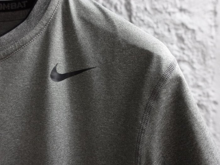 CA 美國運動品牌 NIKE PRO COMBAT 灰色 緊身 彈性運動短t L號 一元起標無底價E142 | Yahoo拍賣