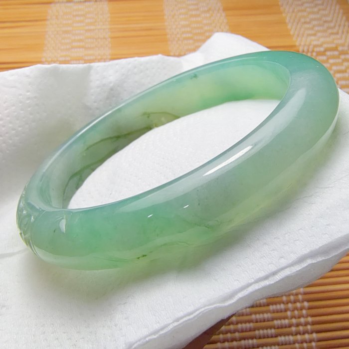 一元起標『昕品舘』天然緬甸玉A貨【冰種綿嫩起膠~菠菜綠】雕刻翡翠玉鐲#17.8(54.6mm)@607-34[週日結標] | Yahoo拍賣