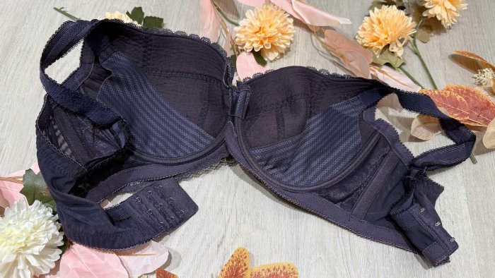 !!降價出清!!【二手美品】思薇爾_大罩杯E85 | Yahoo拍賣