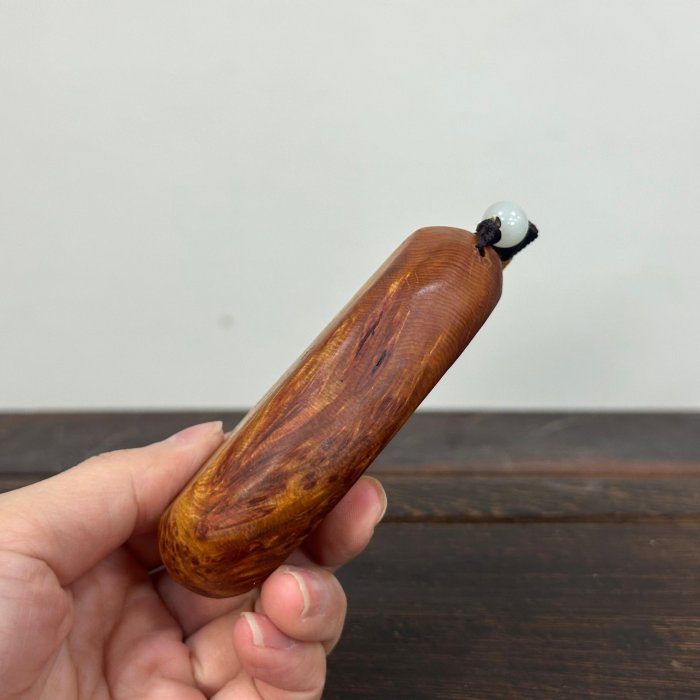 【居寶屋】精選崖柏 釘瘤 手把件 帶綁繩 樹瘤 瘤花 重油 閃花材 車掛 吊件 把玩件 聞香 一元起標 無底價 B327 | Yahoo拍賣