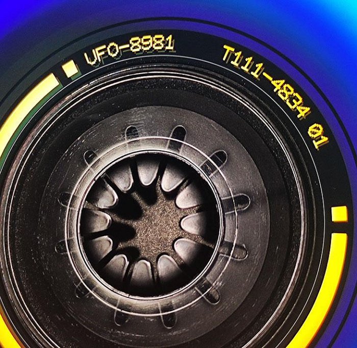 ｜二手CD｜→『小虎隊&憂歡派對 --- 新年快樂』→飛碟T111 01首版｜無ifpi碼 | Yahoo拍賣