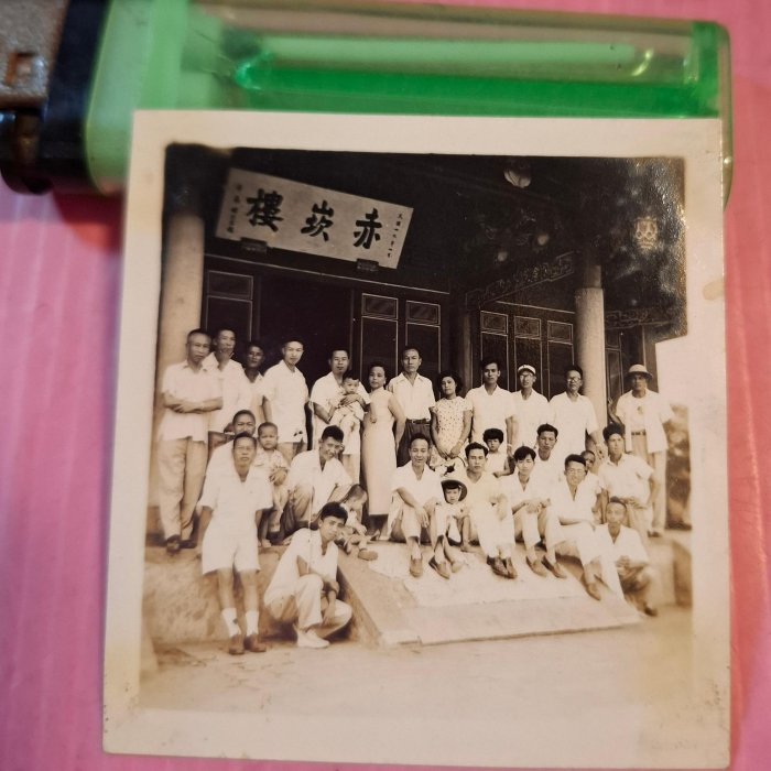 愛國大戲院柑仔店 早期照片( 早期服飾 老建築 台南赤崁樓紀念合影 現況賣)D 522 | Yahoo拍賣