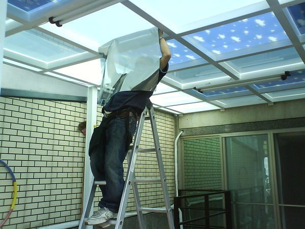 住家 住宅 大樓 防爆隔熱紙 防熱貼紙 省電 節能膜 安全 前檔玻璃 遮光 紫外線 抗UV | Yahoo拍賣