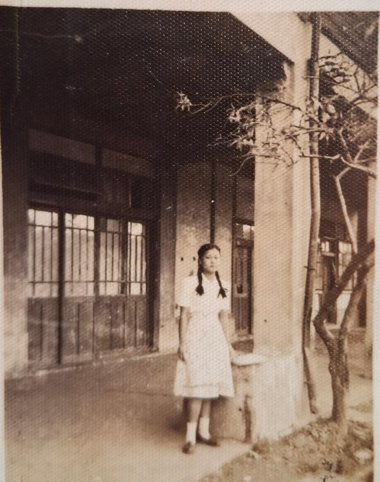 愛國大戲院柑仔店 早期照片(早期服飾 老建築 現況賣)D 249 | Yahoo拍賣