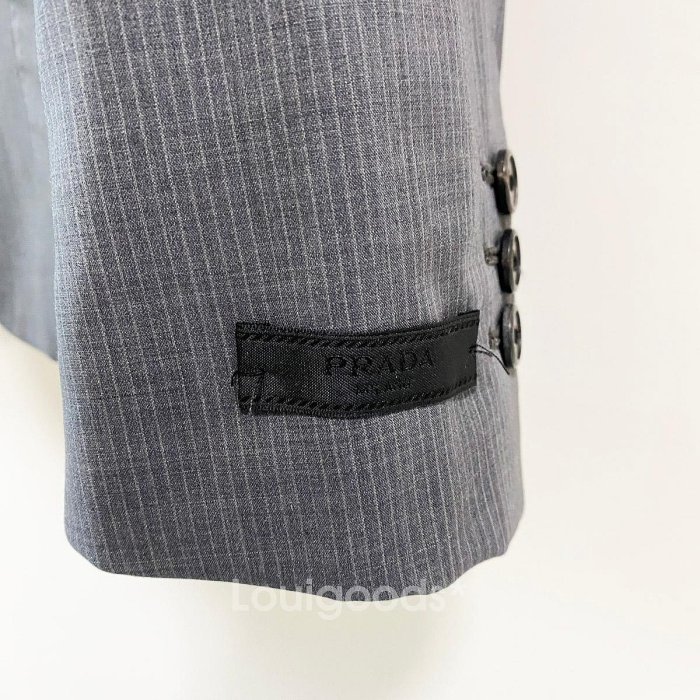 一元起標 【路易好貨】PRADA 經典2B 無襯裡設計 羊毛混紡輕薄西裝外套 46 | Yahoo拍賣
