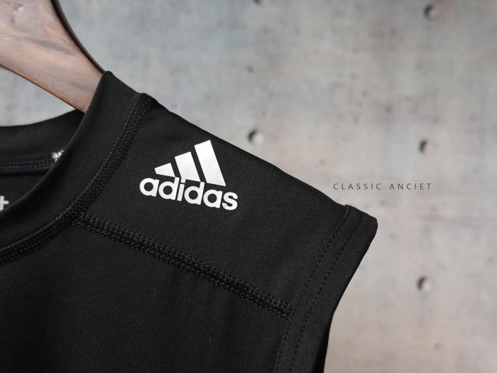 CA 愛迪達 adidas 黑色 緊身 彈性運動背心 L號 一元起標無底價B954 | Yahoo拍賣
