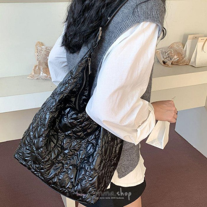 EmmaShop艾購物-韓國同步上新-韓妞必備款-愛心刺繡泡泡大容量托特包/肩帶長度可調整 | Yahoo拍賣