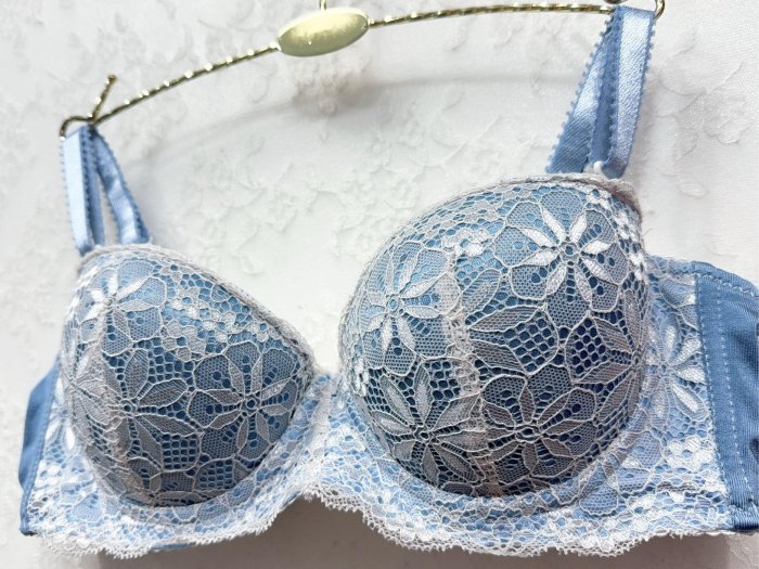 👙胸罩/女內衣 ：34/75B💗婷の二手內衣💗厚罩杯。(有附水餃墊) | Yahoo拍賣