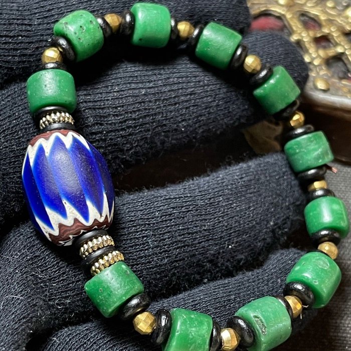 [古玩意]老雪佛蘭琉璃珠手串（長19mm寬15mm) | Yahoo拍賣