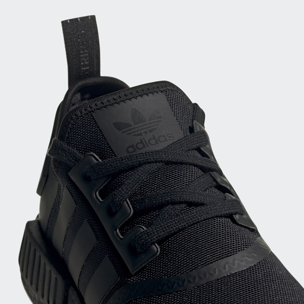 Adidas NMD_R1 男鞋 女鞋 慢跑 休閒 BOOST 襪套 緩衝 全黑【運動世界】FV9015 | 慢跑鞋 | Yahoo購物中心