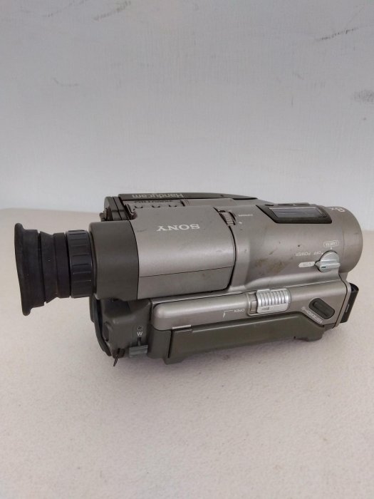 【康泰典藏】一百元起標無底價~ SONY V8/video HI 8 攝影機 CCD-TR8型（2） | Yahoo拍賣