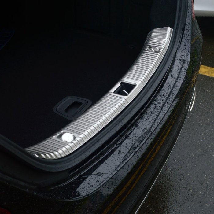 BENZ W213 E 後護板 不鏽鋼 防護 板 後尾廂 行李箱 E200 E220D E250 E43 E63 AMG | Yahoo拍賣